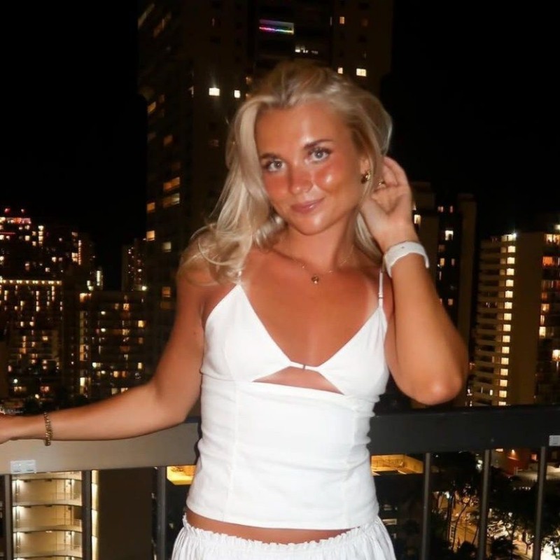 Frida Leonore (@fridaleonore) | Snapchat Stories, Spotlight & Lenses