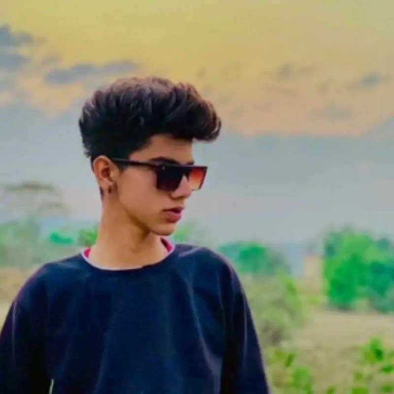 SUMITT RAJPUROHIT 👼🏻🏃🏻 (@frr.sumitt) | Snapchat Stories, Spotlight & Lenses