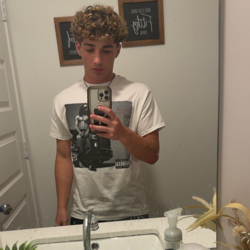 Gage🦈 (@gag3smith) | Snapchat Stories, Spotlight & Lenses