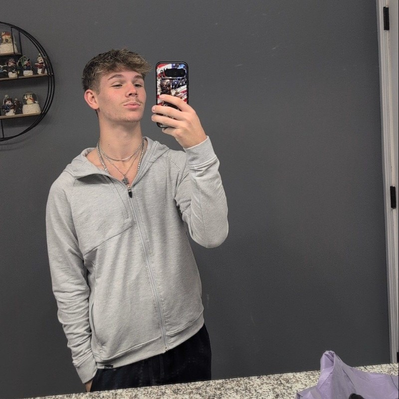 Garrett⚾ (@garrettd.18) | Snapchat Stories, Spotlight & Lenses