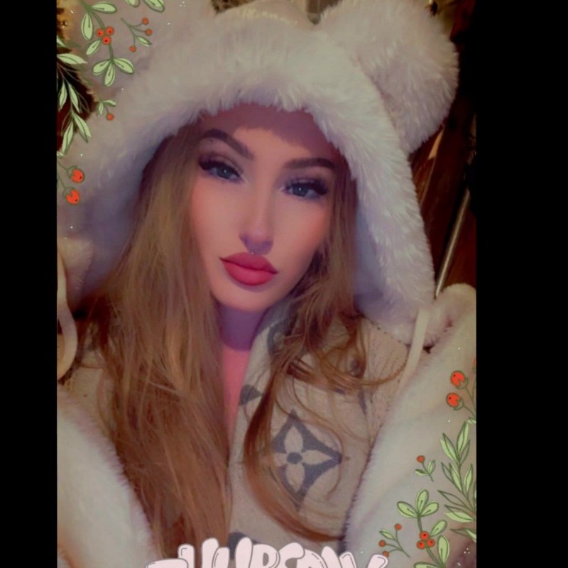 Gemma 🖤 (@gemmalouise016) | Snapchat Stories, Spotlight & Lenses