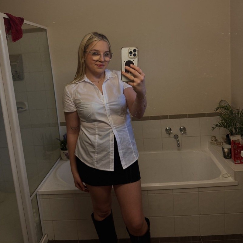 gemma lily (@gemross195) | Snapchat Stories, Spotlight & Lenses