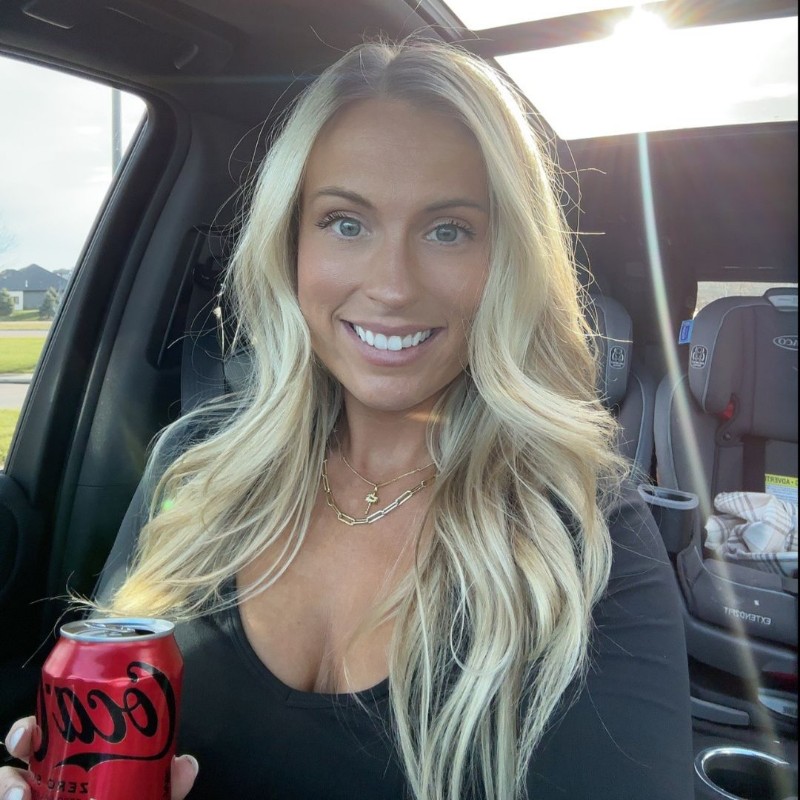 Carrie (@getcarriedawayy) | Snapchat Stories, Spotlight & Lenses
