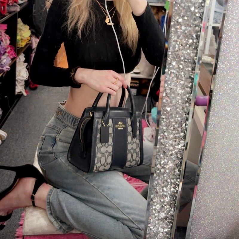 gia (@gia_knee) | Snapchat Stories, Spotlight & Lenses