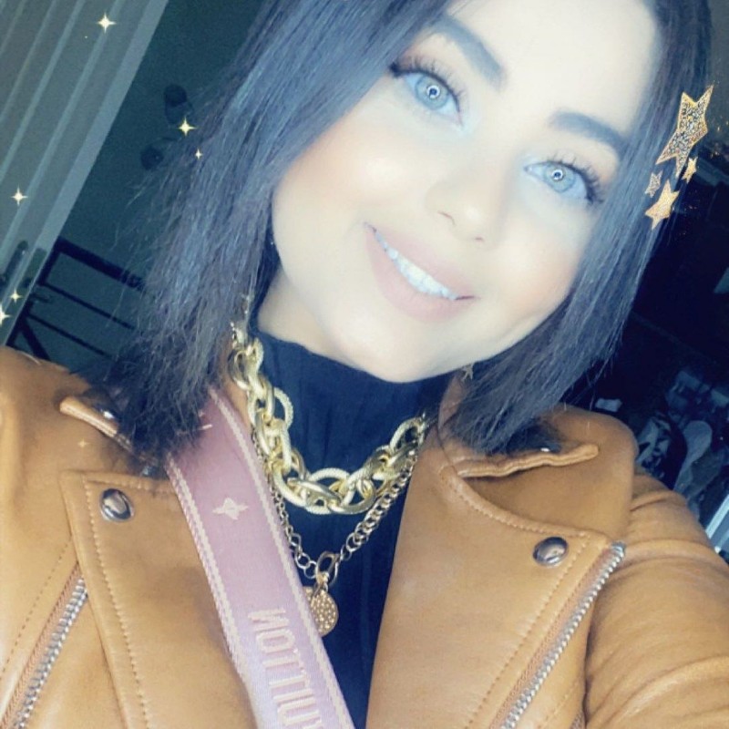 Hanane HZ 👑 💋 (@golden-brunoo) | Snapchat Stories, Spotlight & Lenses