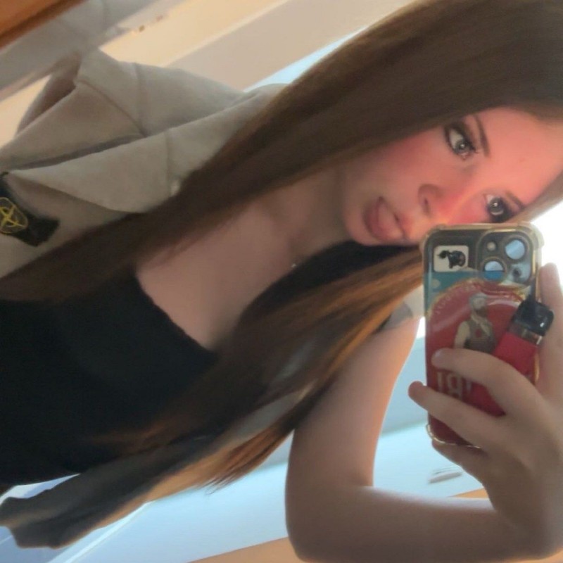 grace 🐊🎶🎸🪩🍋💿 (@grace.dorlingx) | Snapchat Stories, Spotlight & Lenses