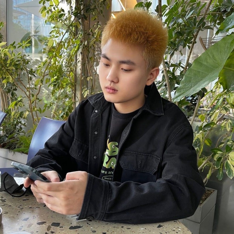 Guanbue (@guanbueofficial) | Snapchat Stories, Spotlight & Lenses