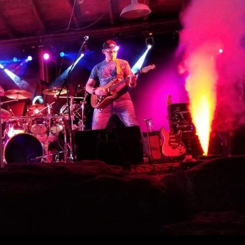 Roger (@guitar_rog) | Snapchat Stories, Spotlight & Lenses