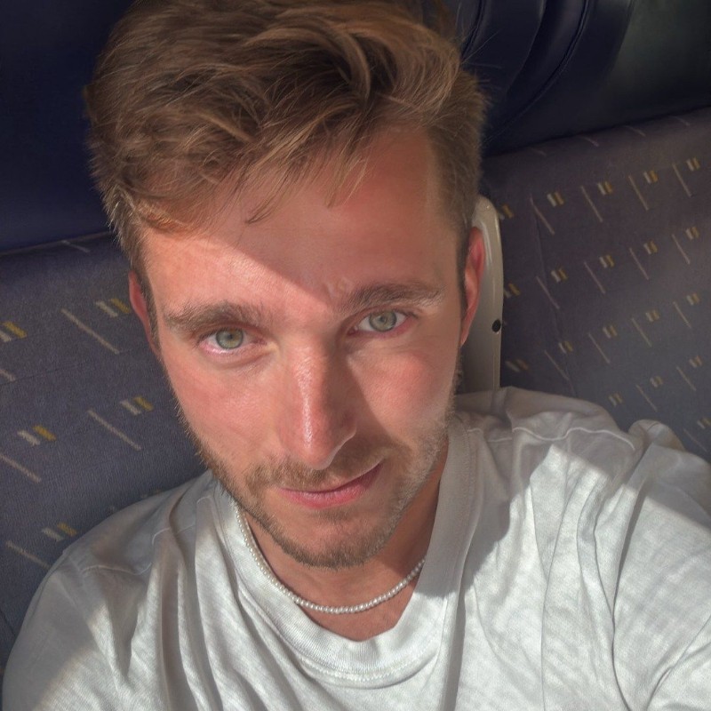 Louis (@guylouloux) | Snapchat Stories, Spotlight & Lenses
