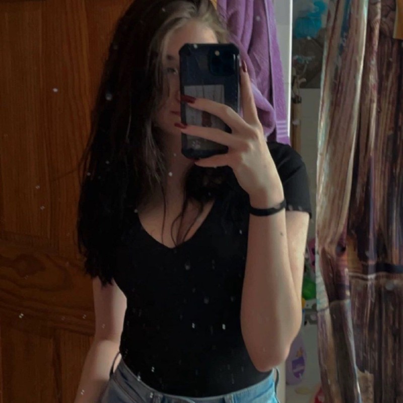 ఌ𝐻𝑎𝑖𝑙𝑒𝑦ఌ (@haileylottie) | Snapchat Stories, Spotlight & Lenses