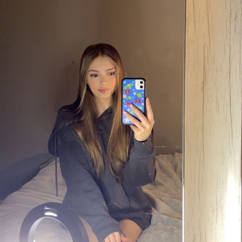 Hailey Roberts (@haileyroberts77) | Snapchat Stories, Spotlight & Lenses