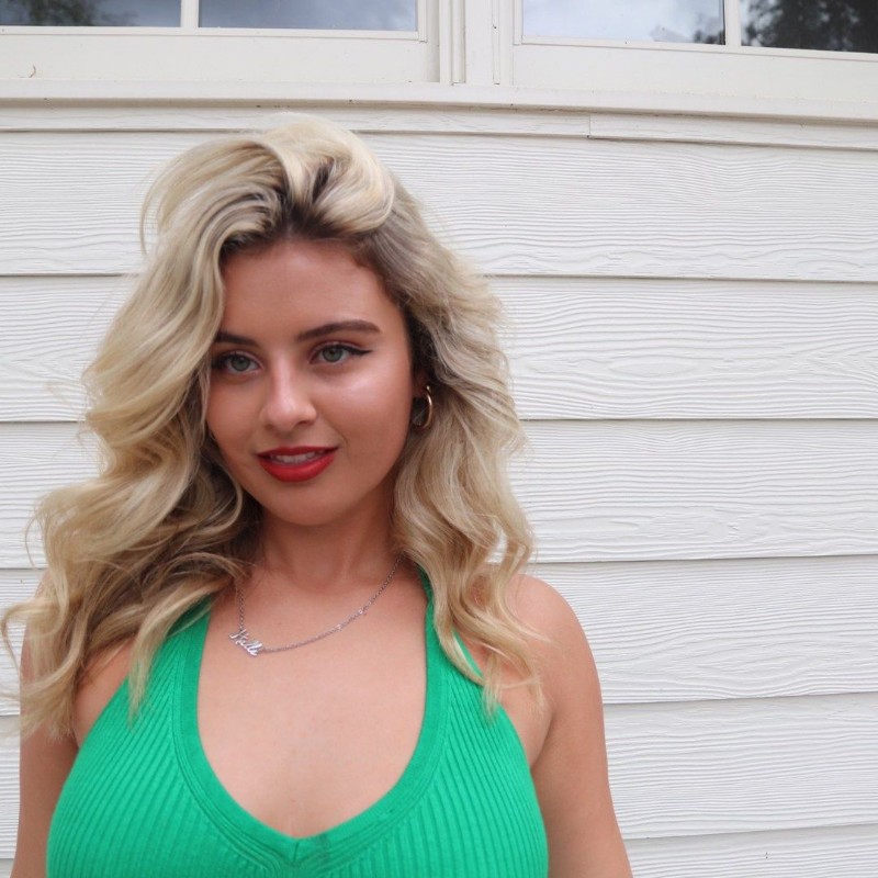 Halle Davidson (@halledavidson) | Snapchat Stories, Spotlight & Lenses