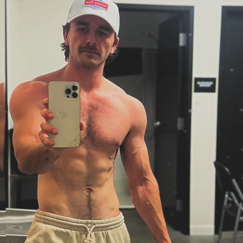 Ryan (@hallryaan) | Snapchat Stories, Spotlight & Lenses