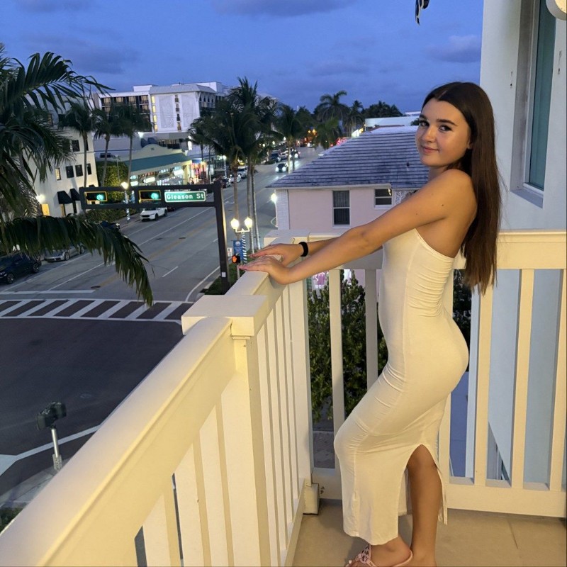 Hanna (@hannabanana2727) | Snapchat Stories, Spotlight & Lenses