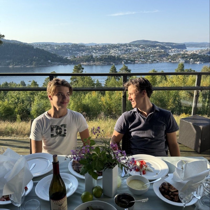 Hans🍾 (@hans-helmer) | Snapchat Stories, Spotlight & Lenses