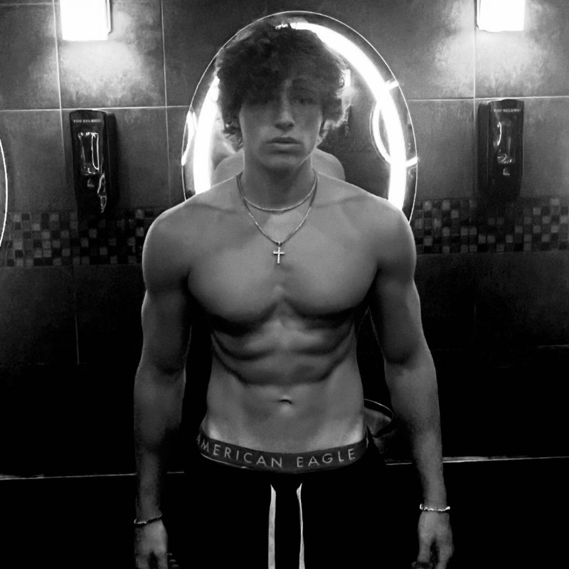 Hayden (@haydenweiss17) | Snapchat Stories, Spotlight & Lenses