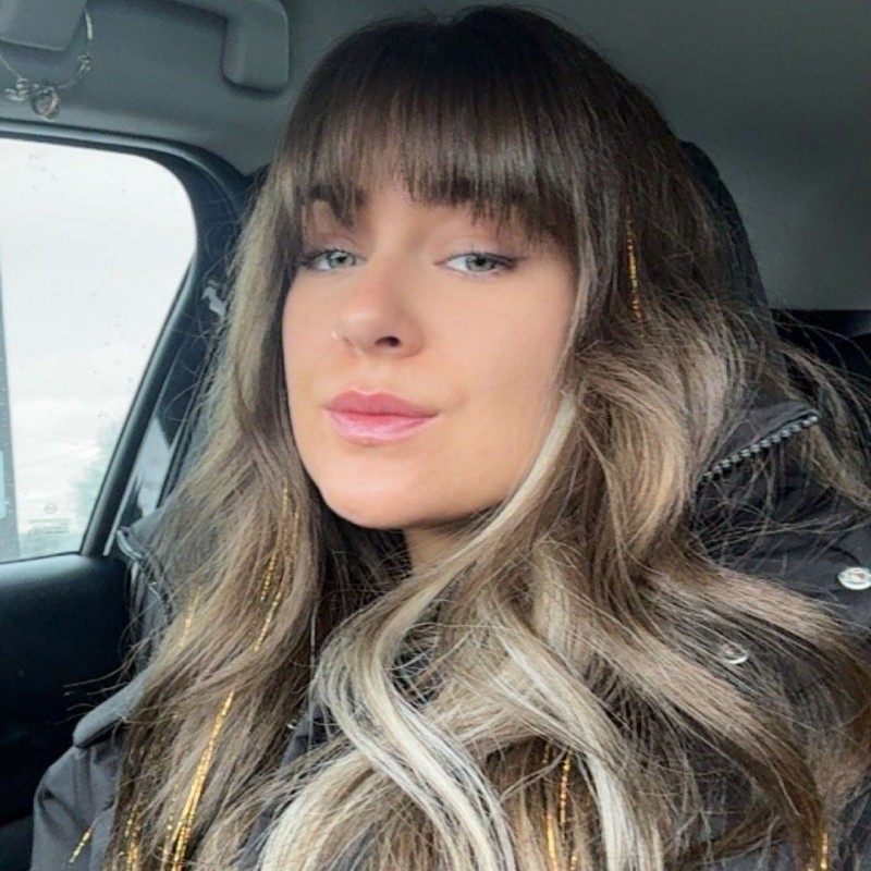 Hayley Yaros (@hayleyyaros) | Snapchat Stories, Spotlight & Lenses