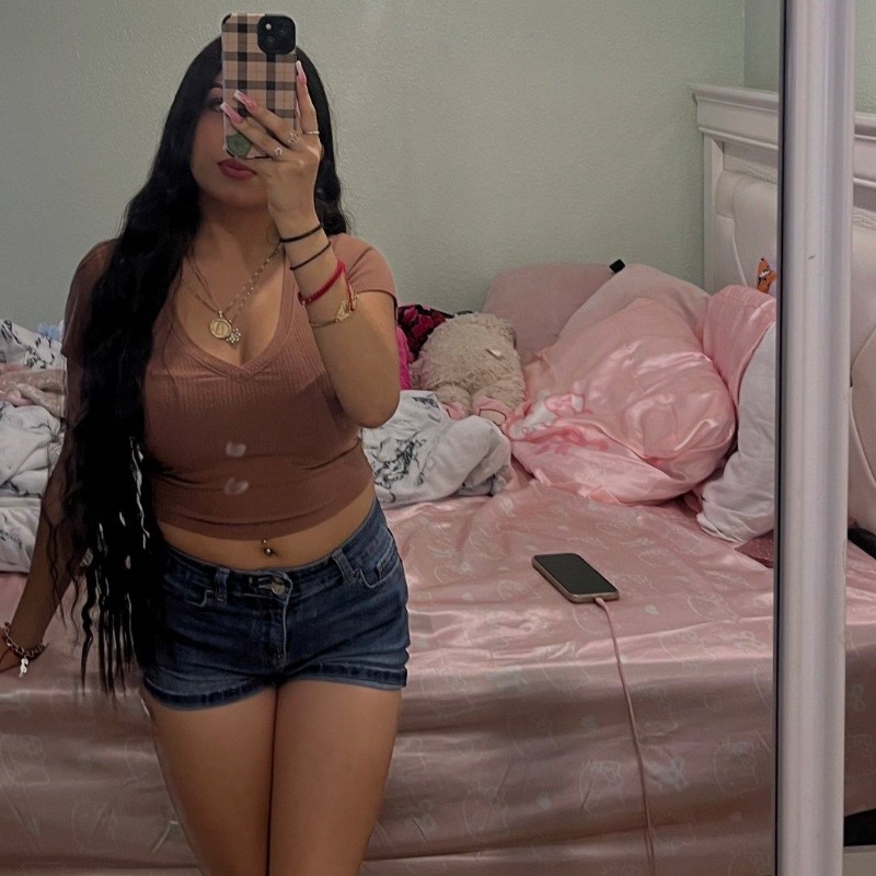 leah :) (@hdzleah) | Snapchat Stories, Spotlight & Lenses