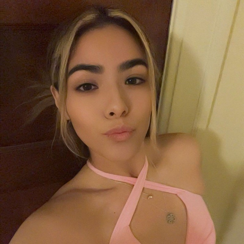 hefagu 🦋(@heatherguzman) | เรื่องราว Snapchat ตลอดจน Spotlight และเลนส์