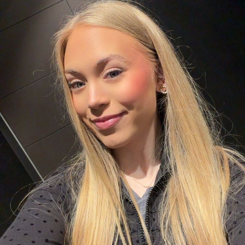 Heidi Caroline🛩️ (@heidicaroline18) | Snapchat Stories, Spotlight & Lenses