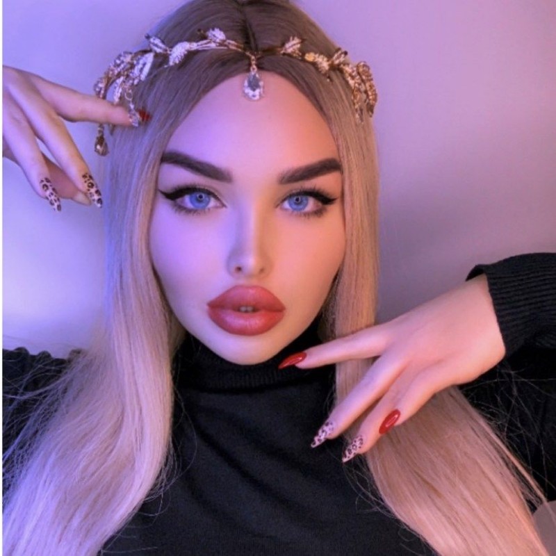 Riri Ri (@helenriri) | Snapchat Stories, Spotlight & Lenses