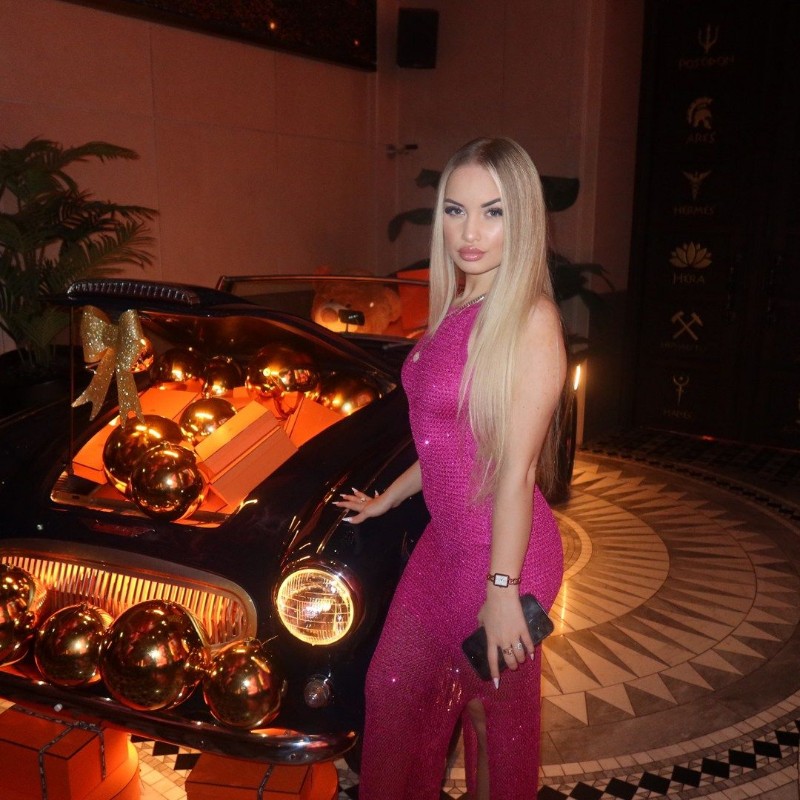 Helga 👸 (@helgabeqirajj) | Snapchat Stories, Spotlight & Lenses