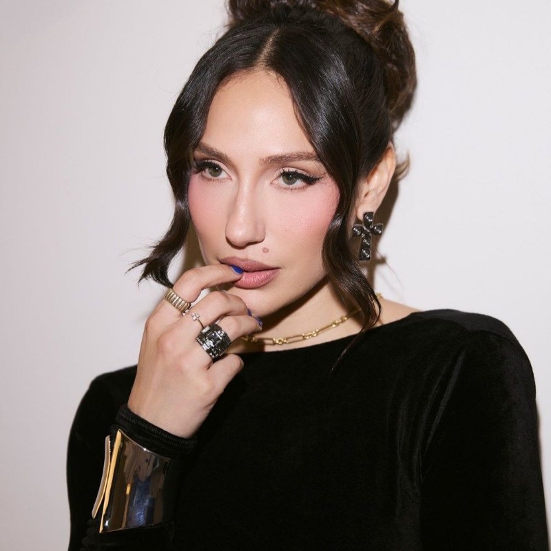 Tefi Pessoa (@hellotefi) | Snapchat Stories, Spotlight & Lenses