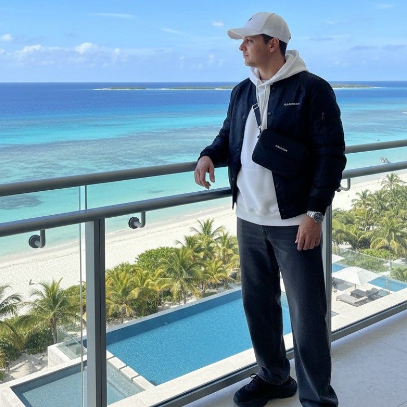 HerHero 🦸🏻‍♂️ (@her.hero) | Snapchat Stories, Spotlight & Lenses