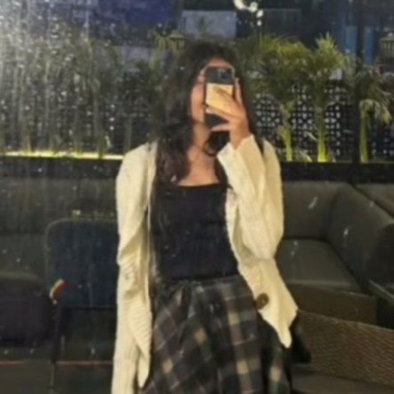 Hira Ahmad (@hirolics) | Snapchat Stories, Spotlight & Lenses
