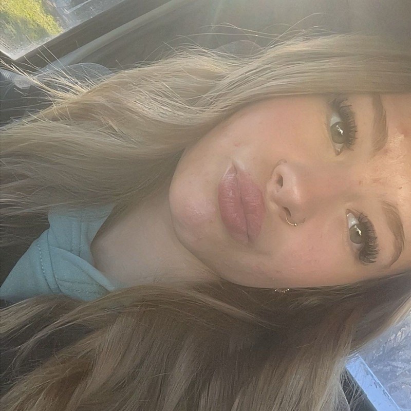 Haley Newton (@hnewton85) | Snapchat Stories, Spotlight & Lenses