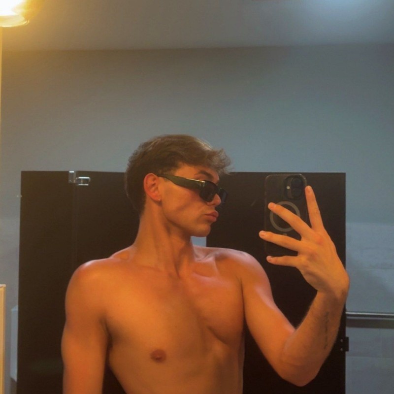 Noah Hoffman(@hoffmanflo) | เรื่องราว Snapchat ตลอดจน Spotlight และเลนส์