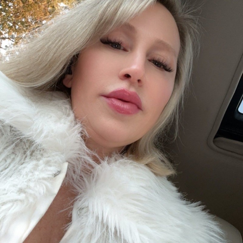 Holly Love (@hollylove2020) | Snapchat Stories, Spotlight & Lenses