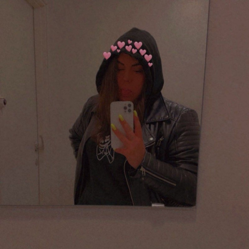 Amandella (@holmqvist18) | Snapchat Stories, Spotlight & Lenses