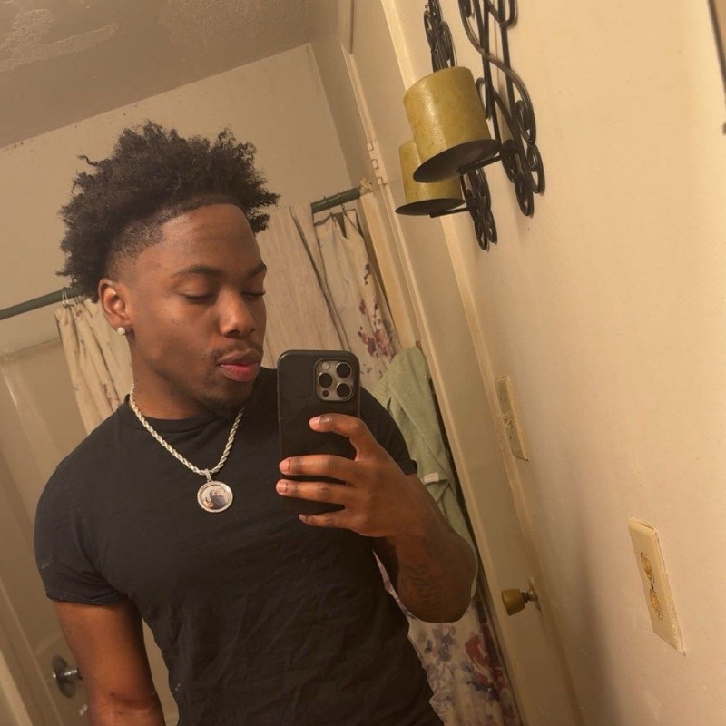 Zion 💕 (@hotboiz2) | Snapchat Stories, Spotlight & Lenses