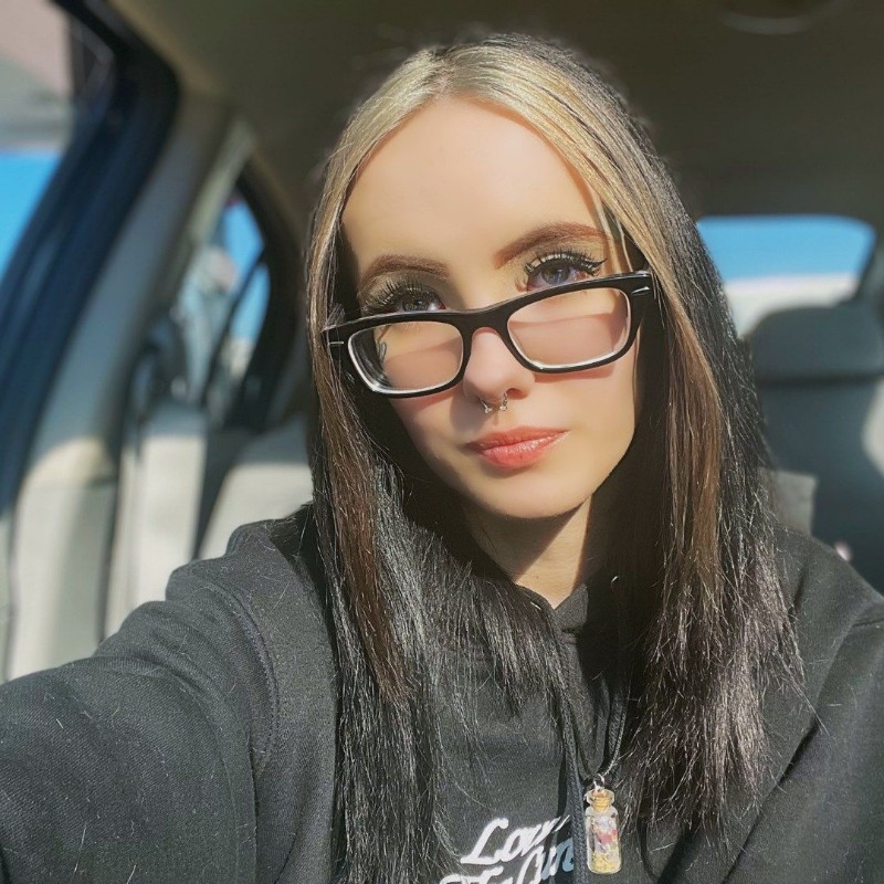 Haley Royals 🅱️🖤🅱️ (@hsharninghouse) | Snapchat Stories, Spotlight & Lenses