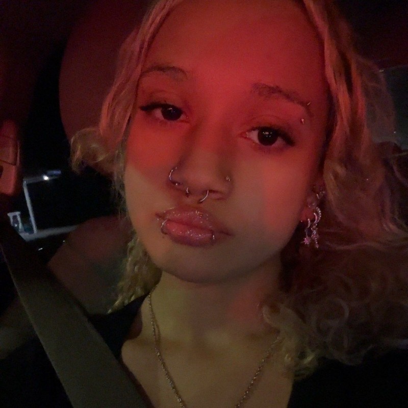 Hallie (@hstrode68) | Snapchat Stories, Spotlight & Lenses