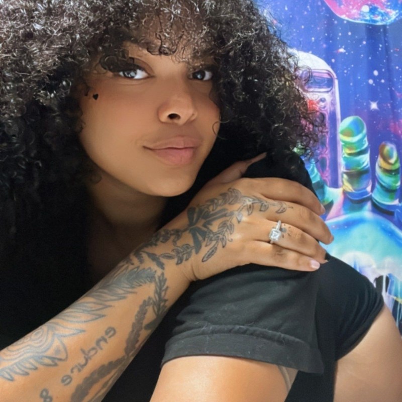 theQueen Celine (@iamqueencee) | Snapchat Stories, Spotlight & Lenses