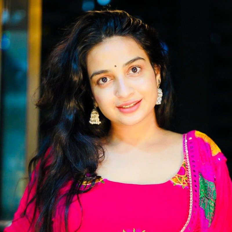 Simran Jain (@iamsimranjainn) | Snapchat Stories, Spotlight & Lenses