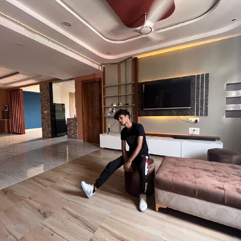 Sàuráv Ràwát🙎🏼‍♂️ (@iamssr18) | Snapchat Stories, Spotlight & Lenses