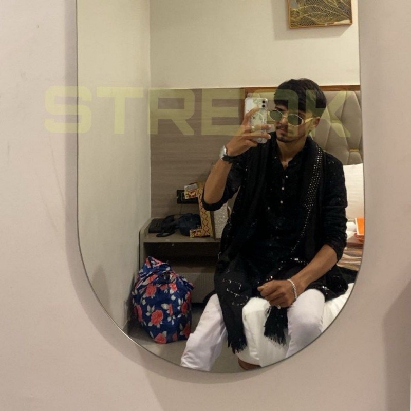 YASH GAJJAR (@iamyash2205) | Snapchat Stories, Spotlight & Lenses