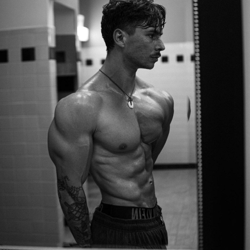 ian fonz (@ianfonville) | Snapchat Stories, Spotlight & Lenses