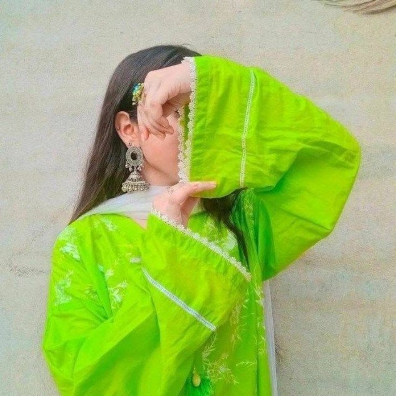 Alishba Abbasi (@ichuzii7388) | Snapchat Stories, Spotlight & Lenses