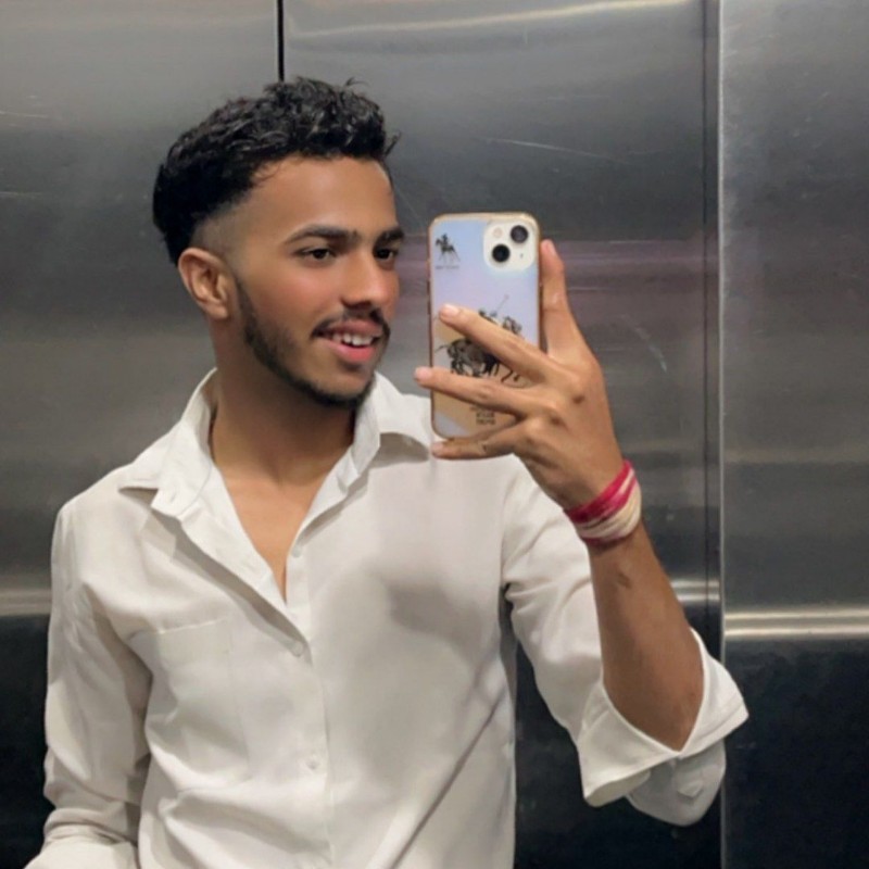 𝐎𝐌𝐊𝐀𝐑 (@imomkar_x3) | Snapchat Stories, Spotlight & Lenses