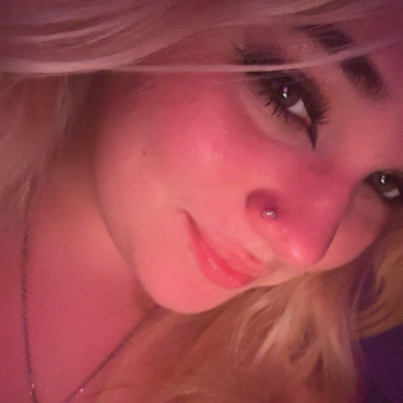 Kate (@introvert_much) | Snapchat Stories, Spotlight & Lenses