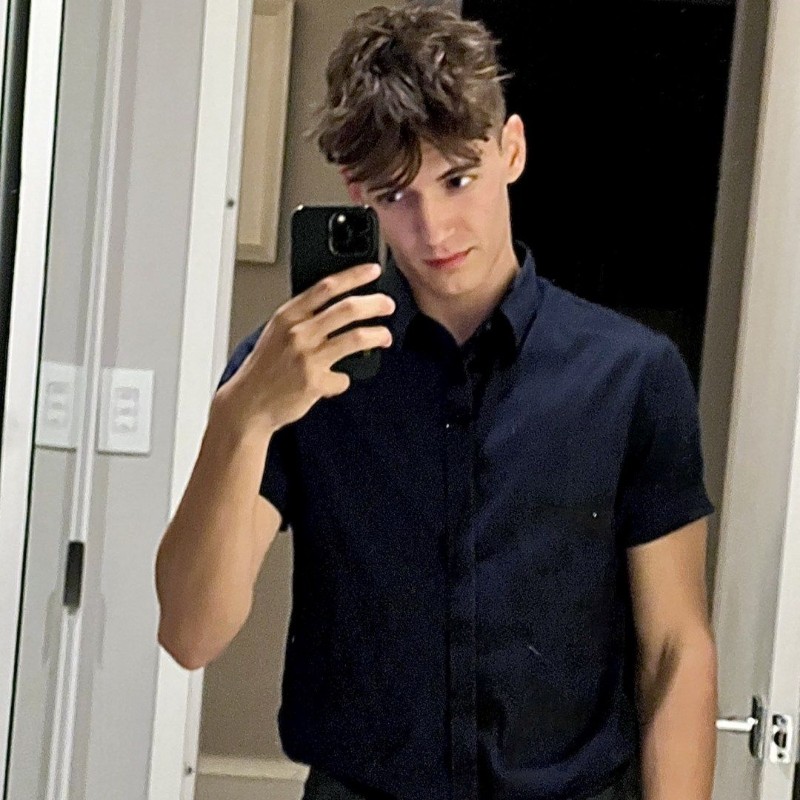 Danny (@itsdannyedwin) | Snapchat Stories, Spotlight & Lenses