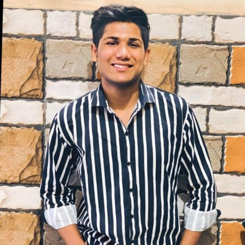 ⚡DevRaJ SHARMA⚡ (@itsdevraaj) | Snapchat Verhalen, Spotlight en Lenzen