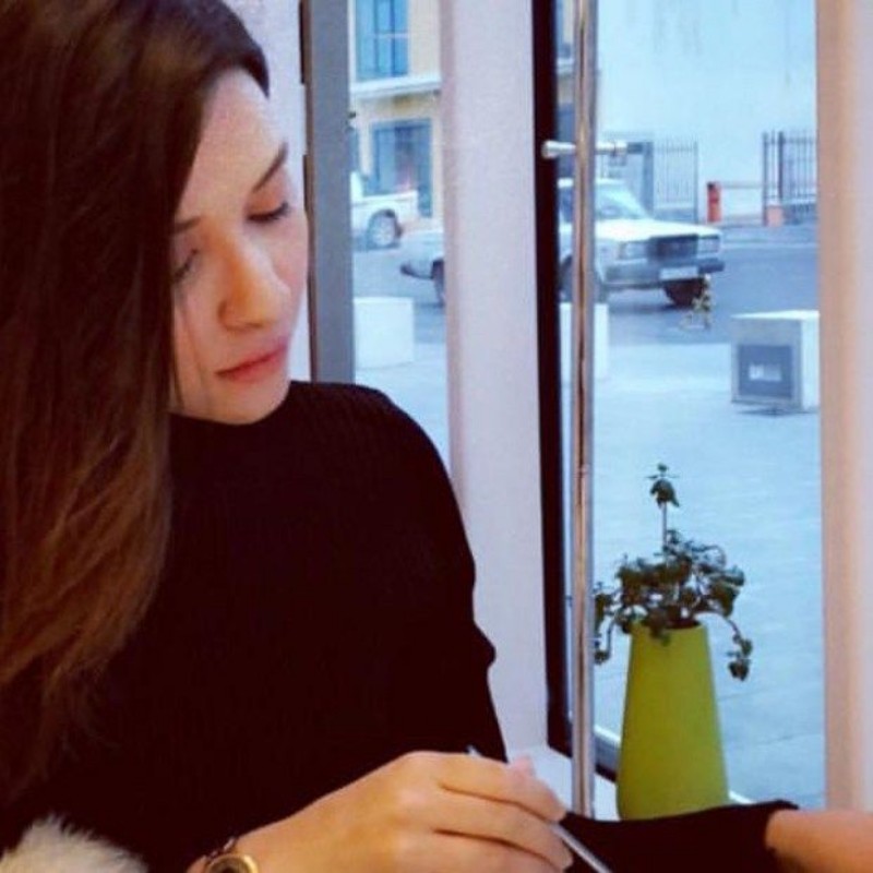 Hira Shakeel (@itshira94) | Snapchat Stories, Spotlight & Lenses