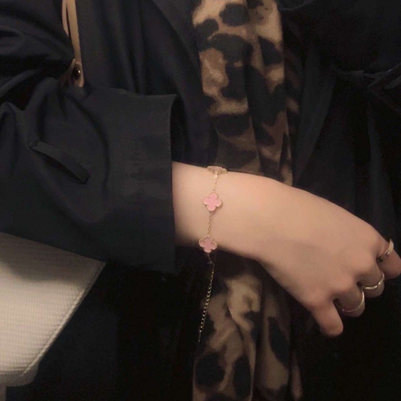 𝘑𝘈𝘕𝘈 (@itsjana.18) | Snapchat Stories, Spotlight & Lenses