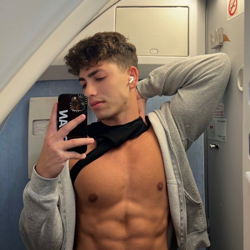 Logan🖤 (@itsloganblake) | Snapchat Stories, Spotlight & Lenses