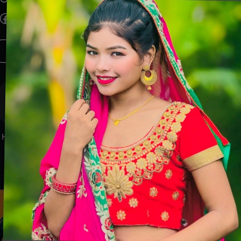 its.maya_magar (@itsmayamagar25) | Snapchat Stories, Spotlight & Lenses